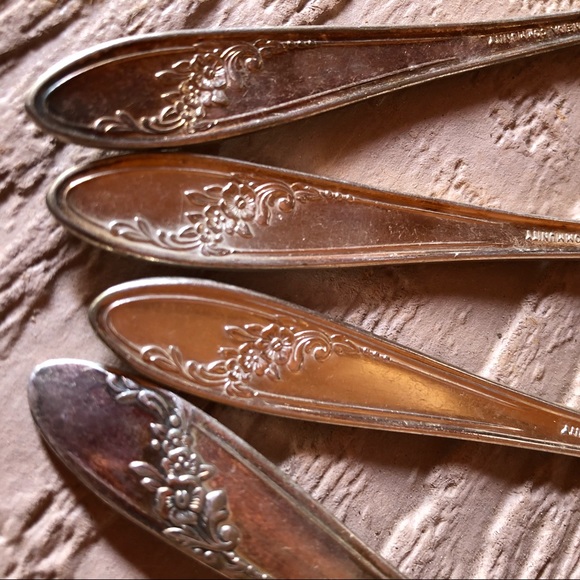 Oneida | Kitchen | Four Antique Tudor Plate Oneida Spoons | Poshmark